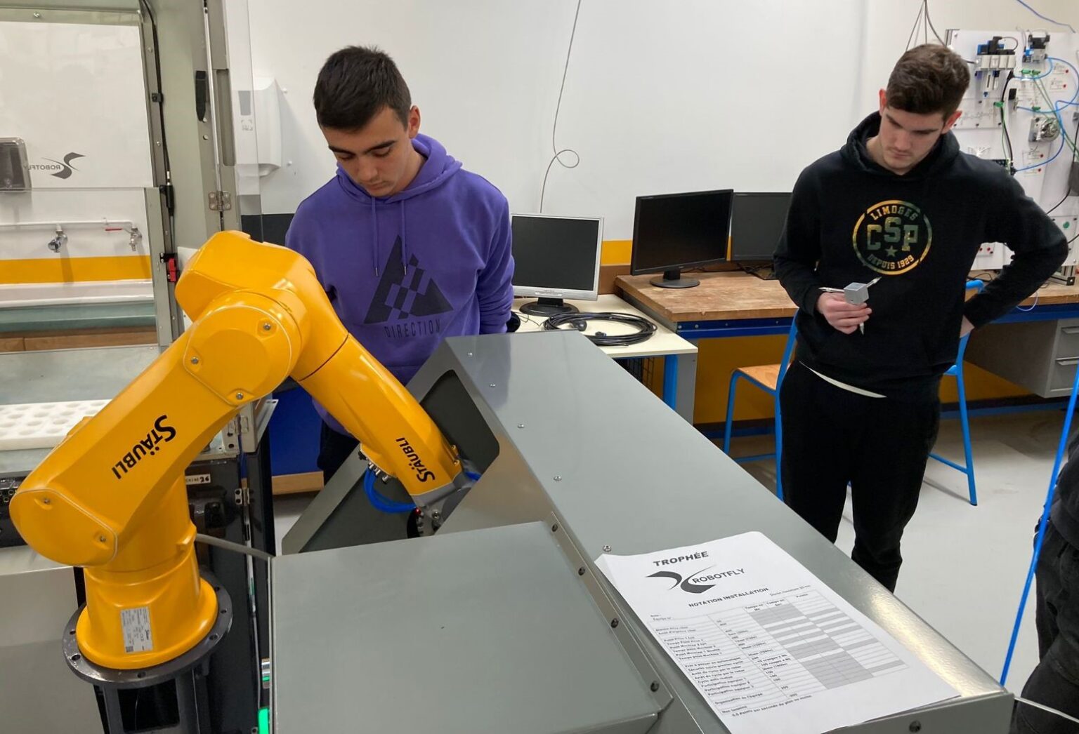 3 étudiants de BTS électrotechnique en finale du challenge Robotfly ! - Lycée Georges Cabanis